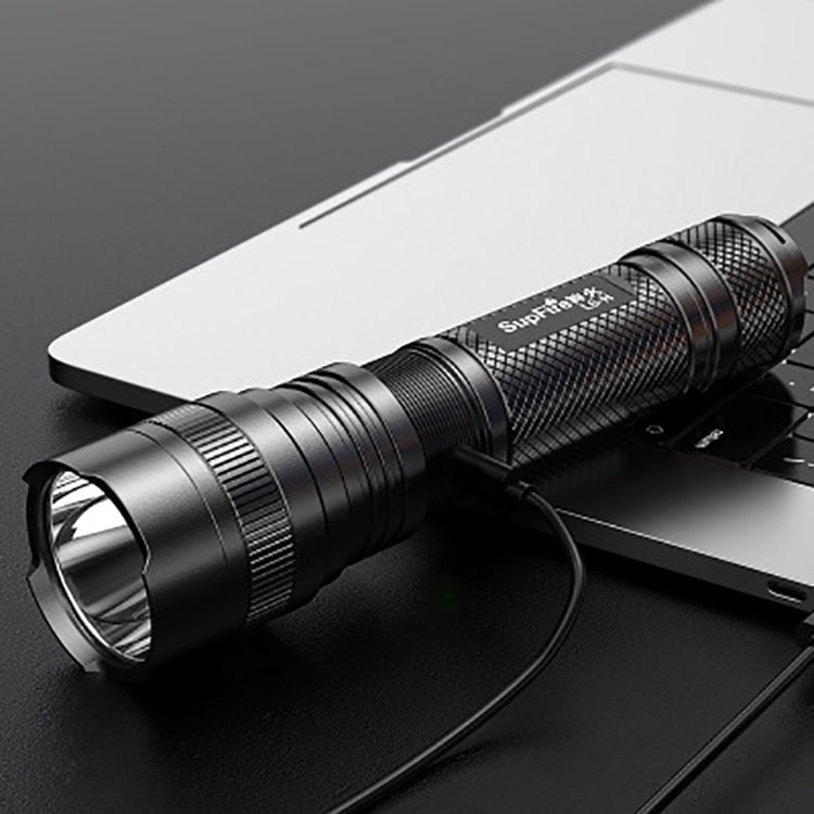Long distance tactical flashlight 750 lm torch led light